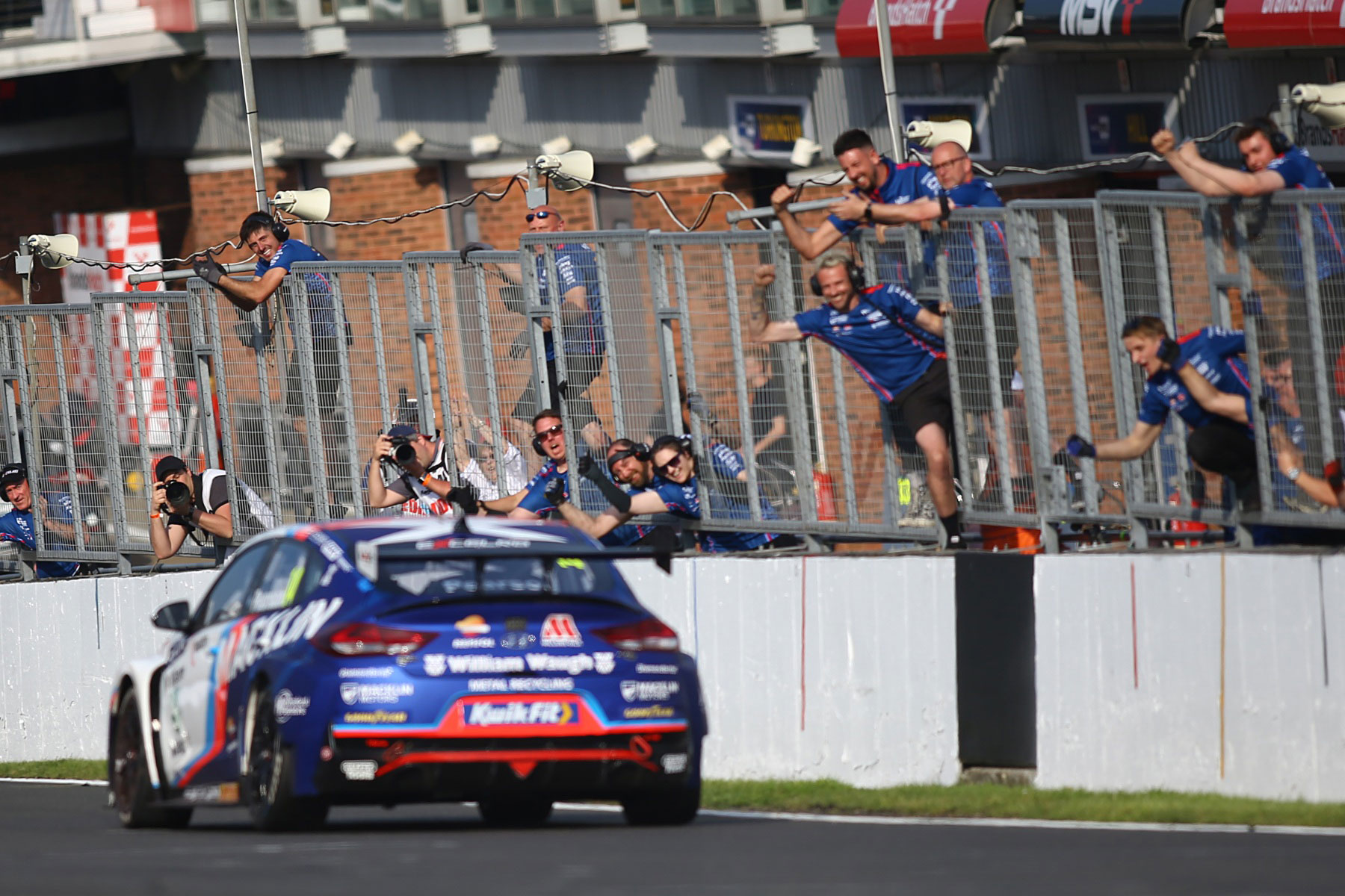 BTCC 2024 – Brands Hatch Indy Recap: Turkington Dominates with Pole and ...